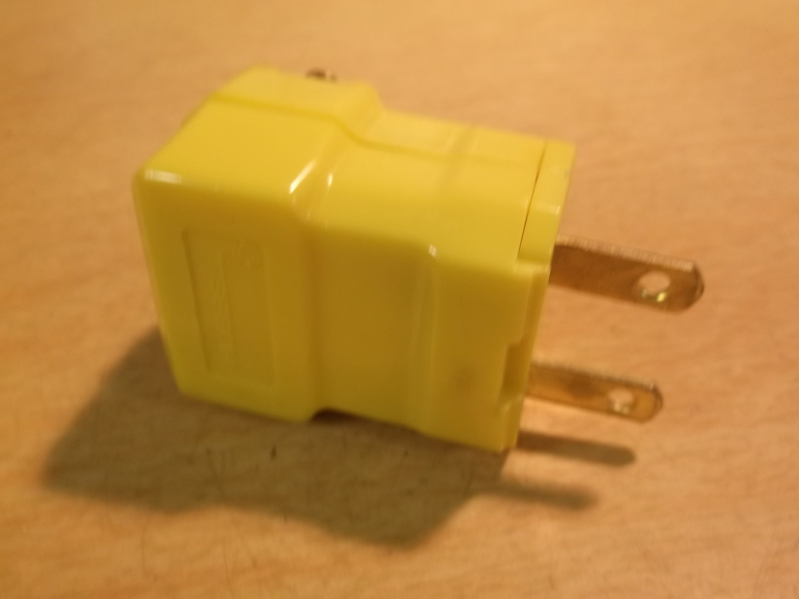 NEW Hubbell Valise Dead Front Plug 7056VY *FREE SHIPPING* | eBay