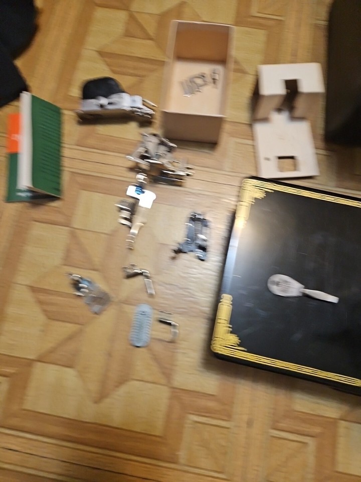 Singer 221-1 Featherweight Sewing Machine 1950 Vintage with Case Key ...