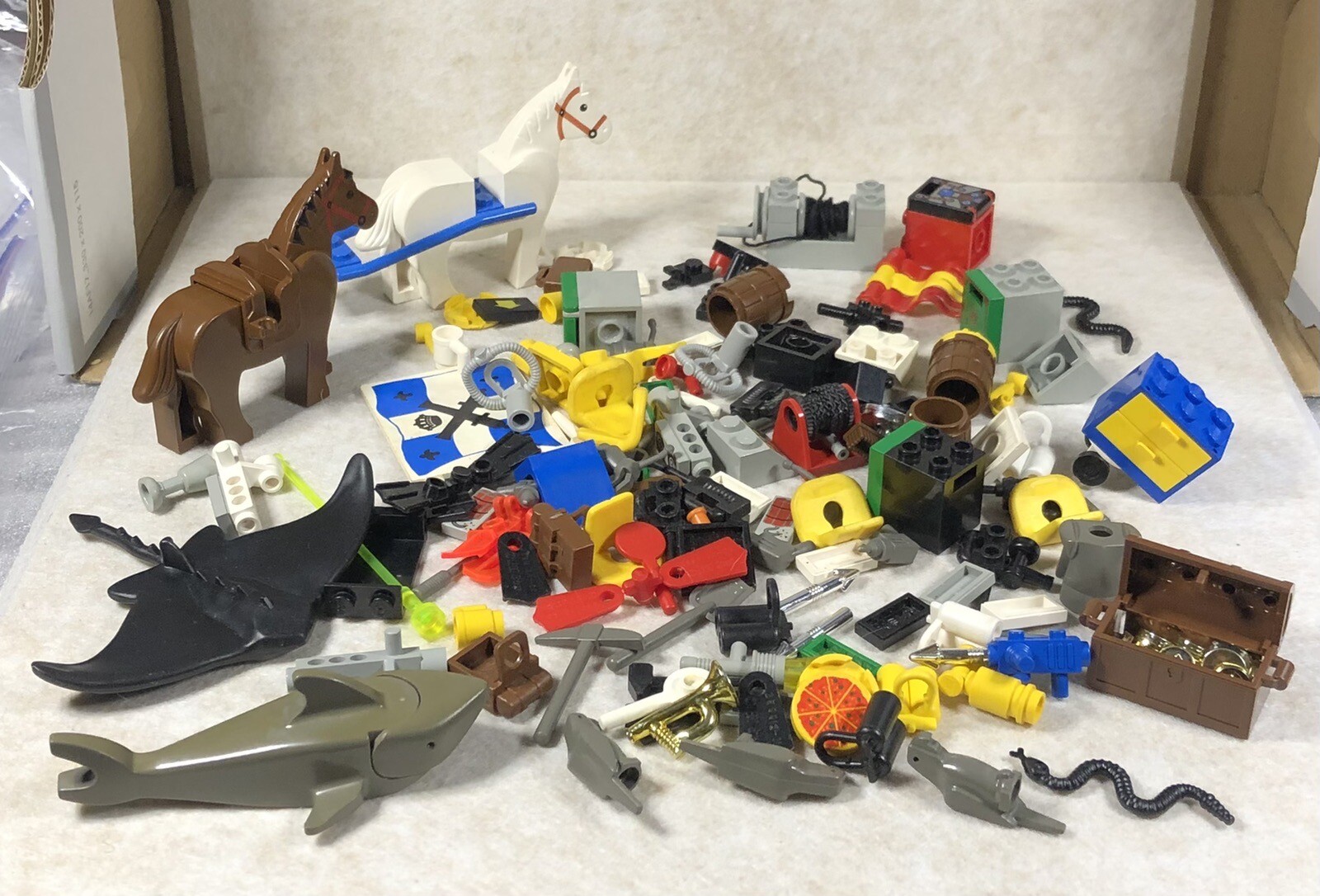LEGO Mixed Lot Of Animals And Accessories Pirate Props For Minifigures ...