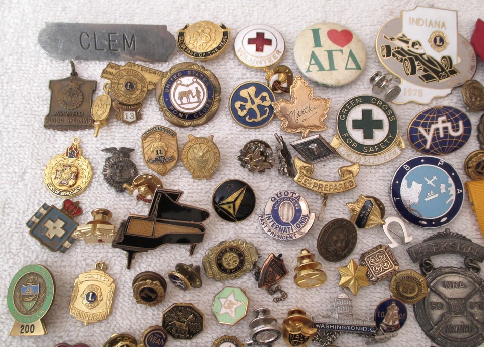 Huge Lot Vintage & Antique Pins Badges Charms Fraternal School Award ...