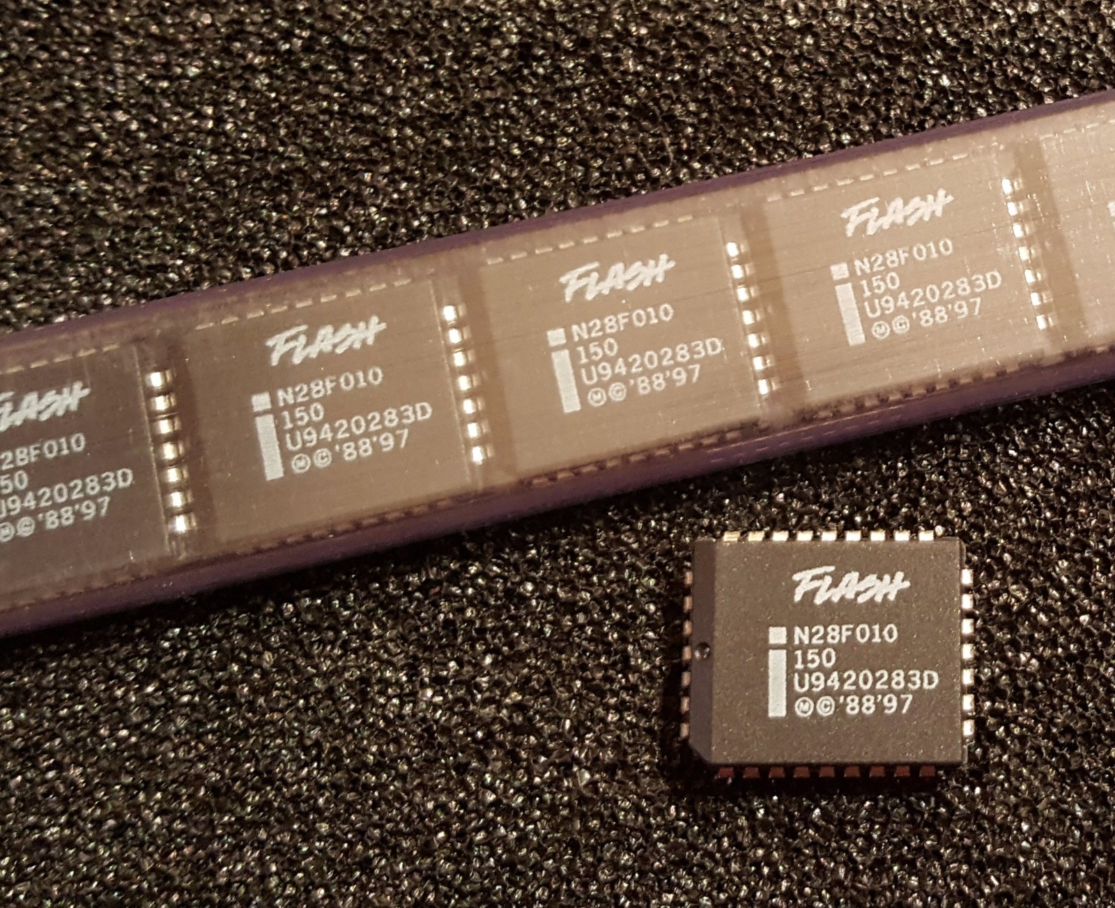 28F010 N28F010-150 INTEL 1024K (128K x 8) CMOS FLASH MEMORY **NEW** Qty ...