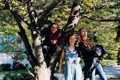 Vtg Found Color Photo Pretty Women Posing Friends Groupie At Park #24 ...