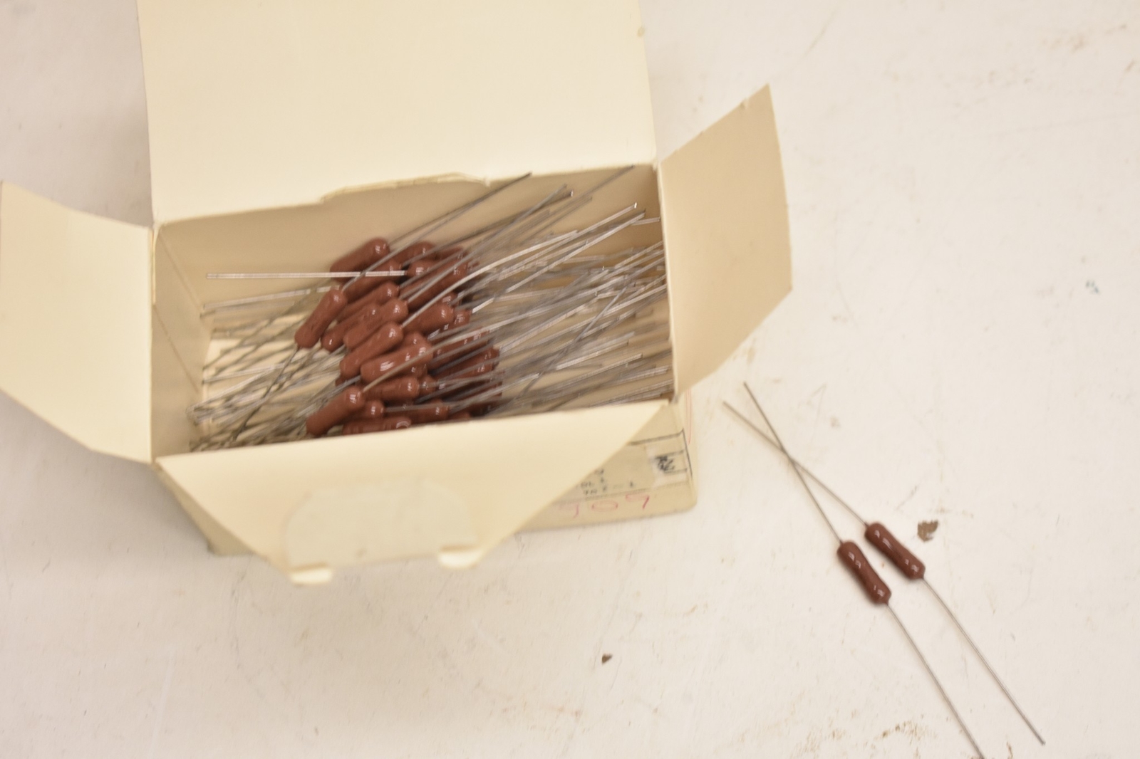 Dale RN65D90R9F Metal Film Resistors CMF-65 9.09Ohms Box of 100 +/- | eBay