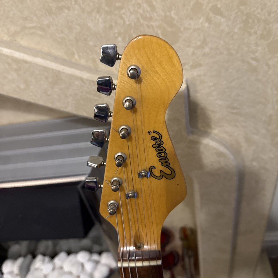 Encore Stratocaster Electric Guitar Vintage 6-String R/H sunburst very ...