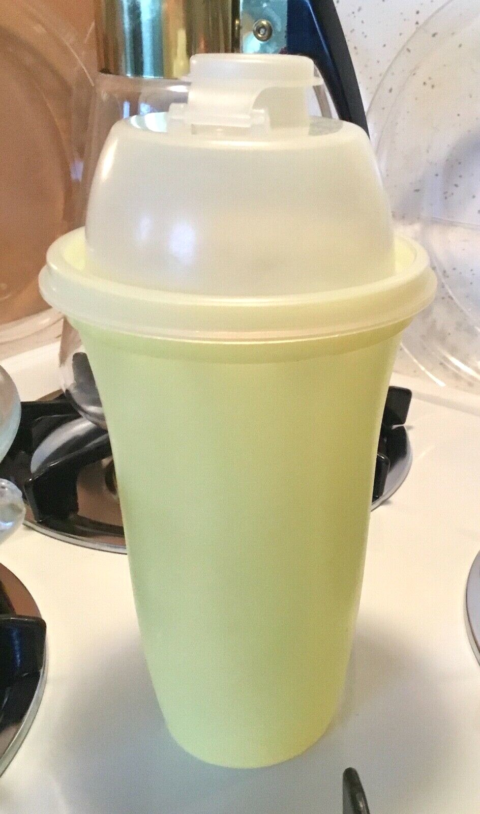VTG TUPPERWARE QUICK SHAKE CONTAINER 844~12 YELLOW W/WHITE LID, INSERT ...