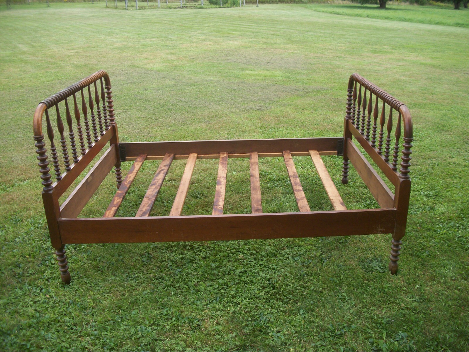 Antique Jenny Lind Spindle Bed (Slightly Smaller than Full Size) | eBay