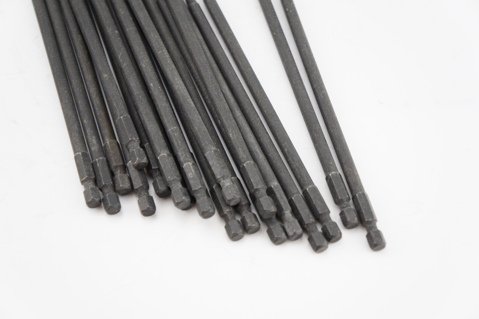 New Pack of (20) 88-2R Size #2 Square Bit 6" Ball Groove Style Ships ...