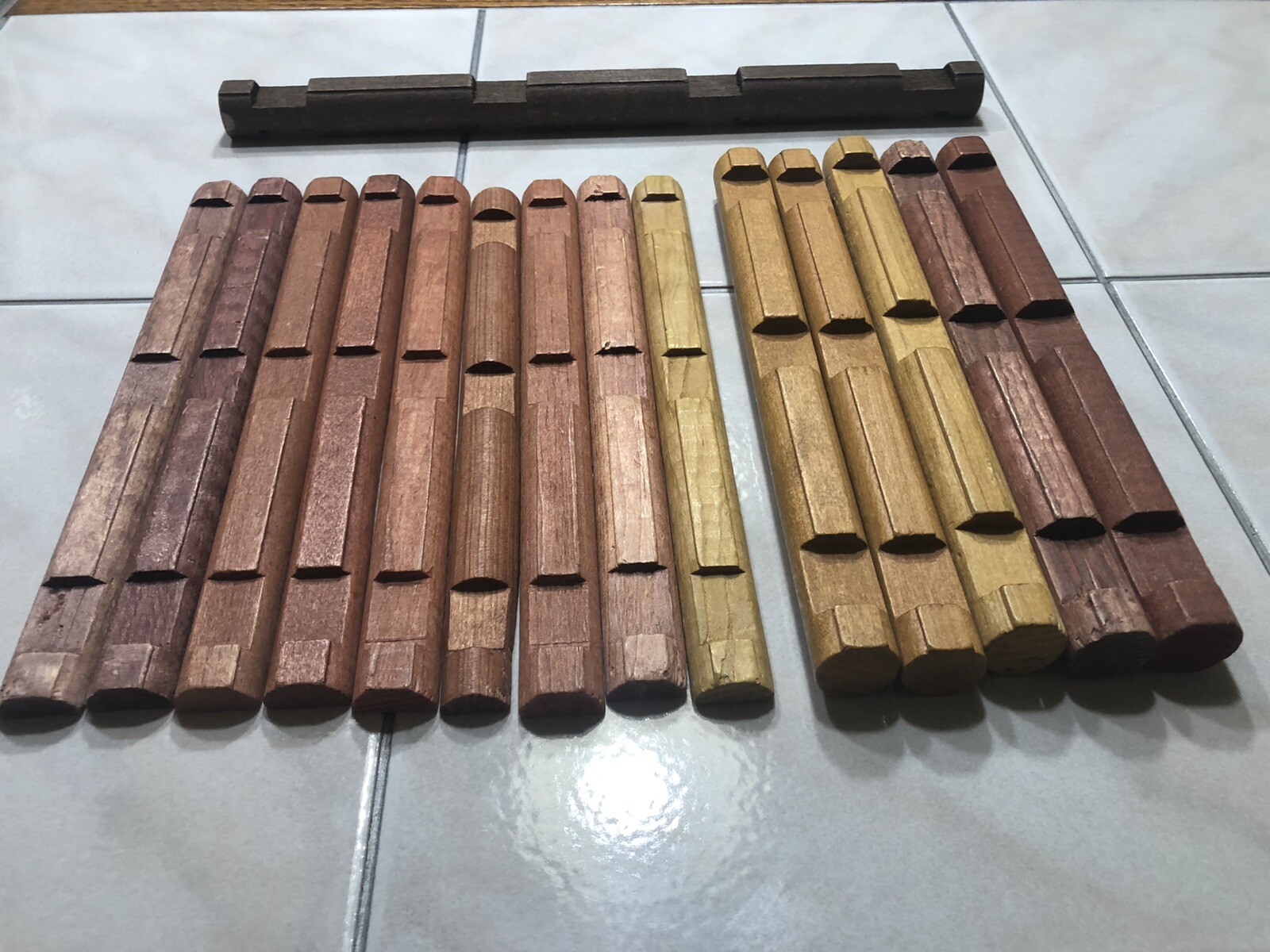 LINCOLN LOGS Lot: 5 Round (3 Notch), 9 Flat Bottom (3 Notch) + 1 Round ...