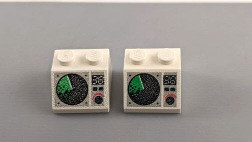 2X LEGO Printed 2 x 2 Decorated White Slope Radar Screen Pattern Star ...