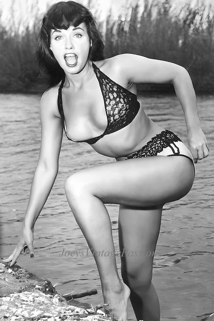 Bettie Page Pin Up