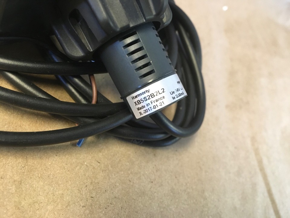 SCHNEIDER ELECTRIC XB5S2B2L2 BIOMETRIC SWITCH (KB) | eBay