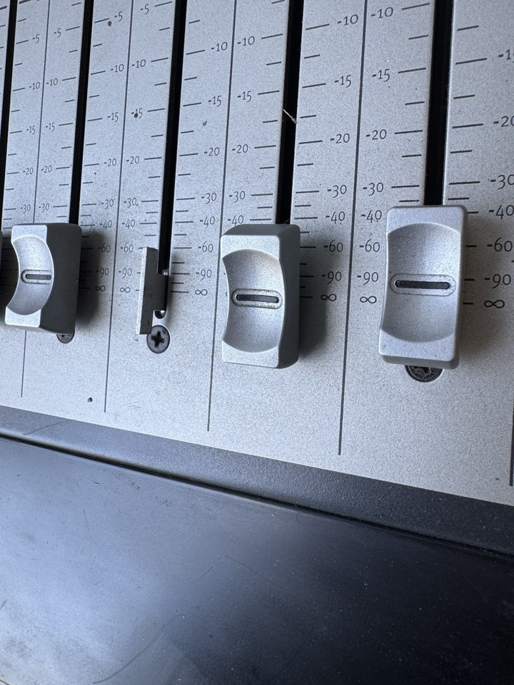 Digidesign Focusrite MC124 Control24 Protools Professional Mixer ...