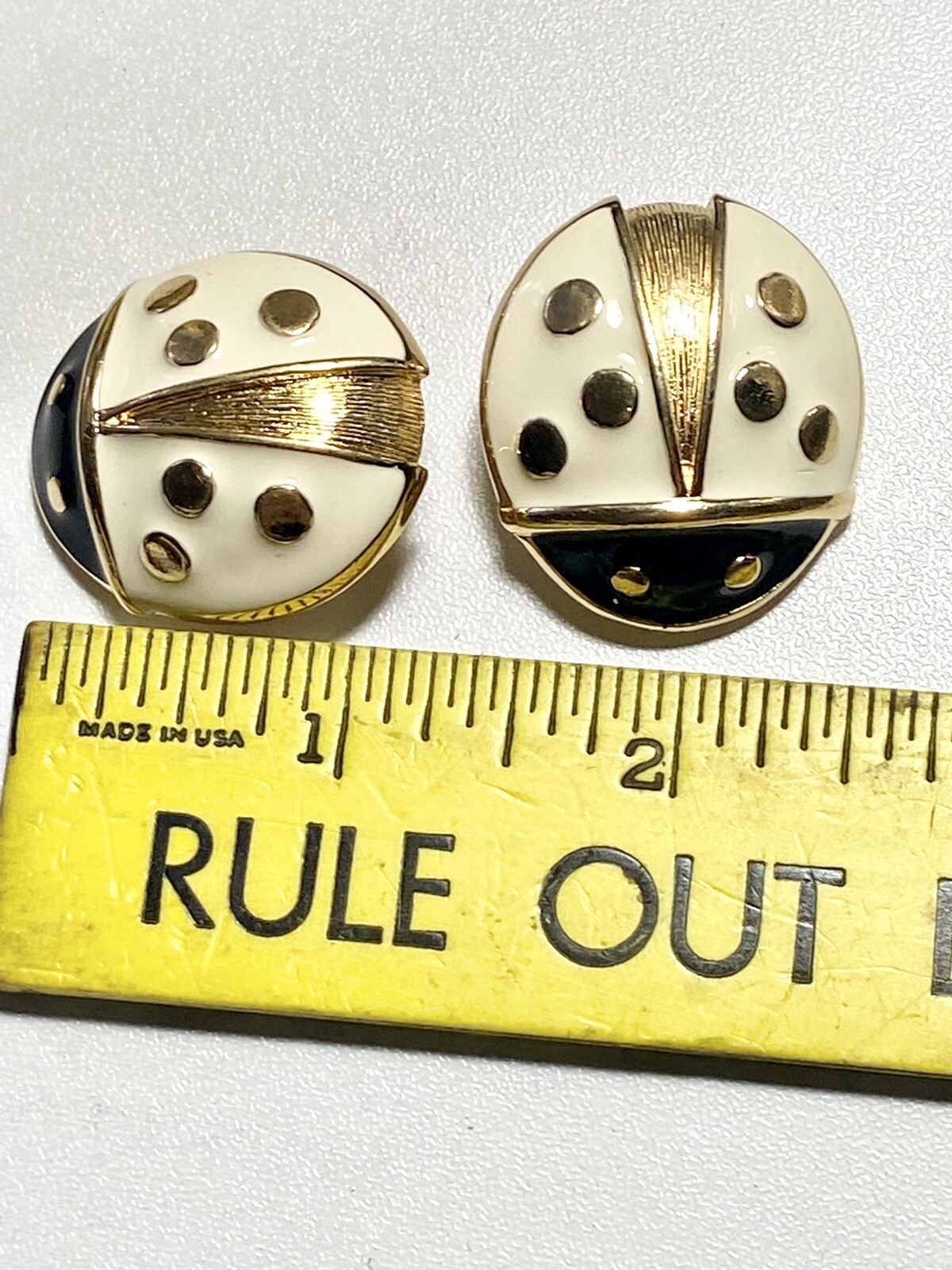 Chunky Vintage Avon Ladybug Clip On Earrings Cream En… - Gem