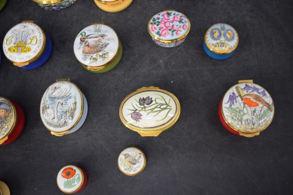 Pill Box Collection (24) Crummles Halcyon Days Enamels Staffordshire ...