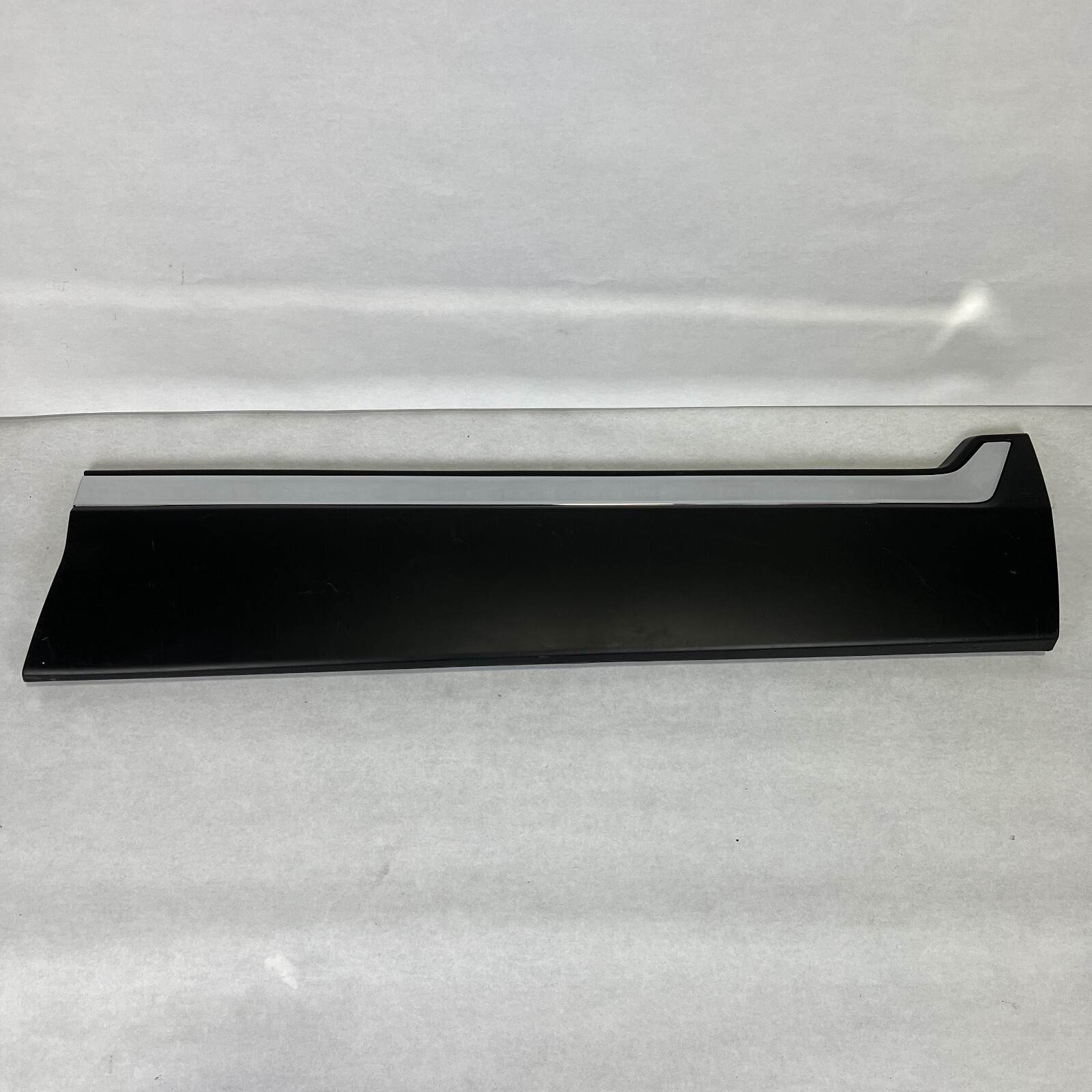 OEM 2017 - 2020 Honda CR-V Touring Front Right Lower Door Molding 75312 ...