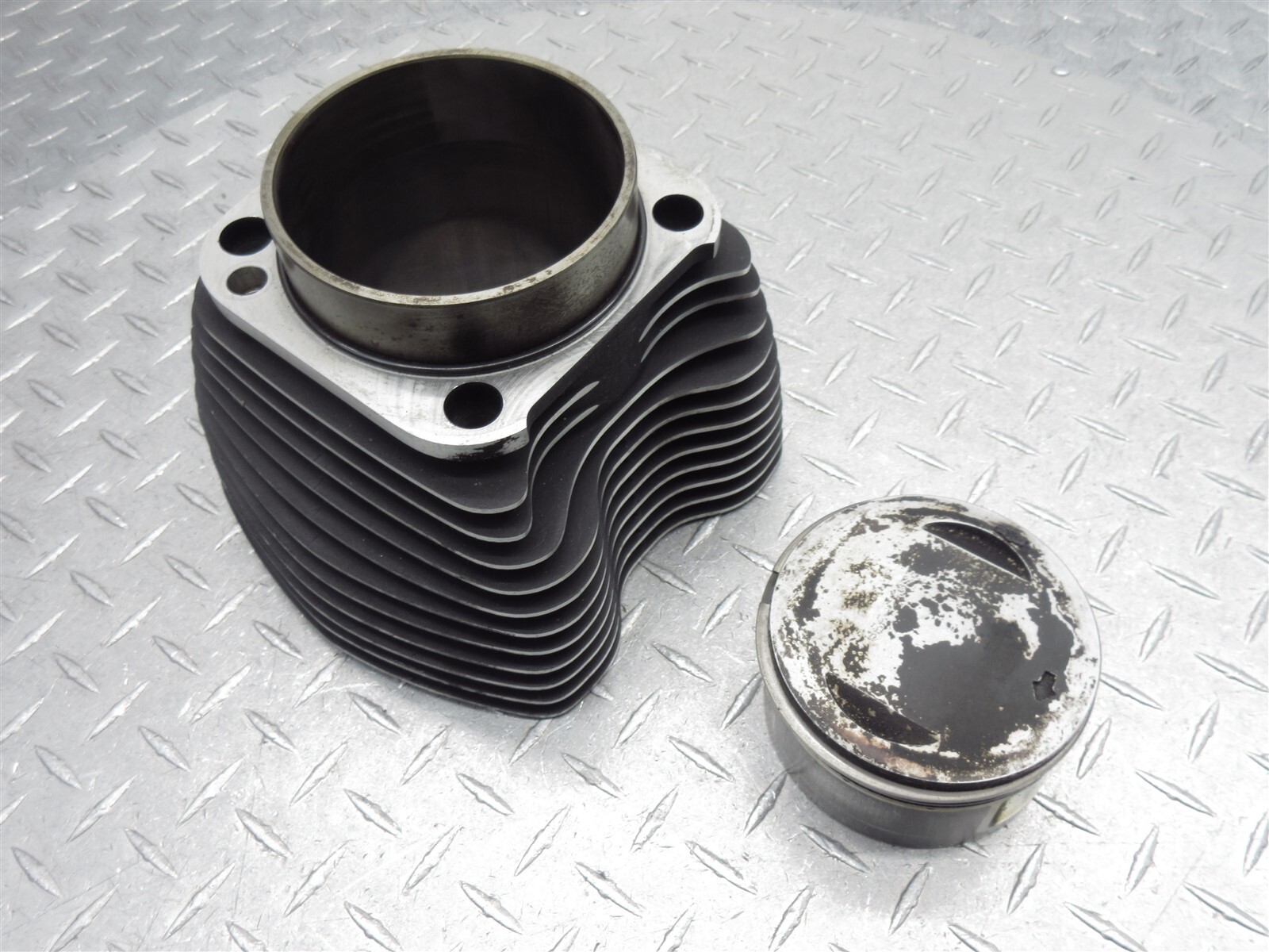 2001 Harley Davidson FLHRI Roadking Front Cylinder Barrel Jug Piston ...