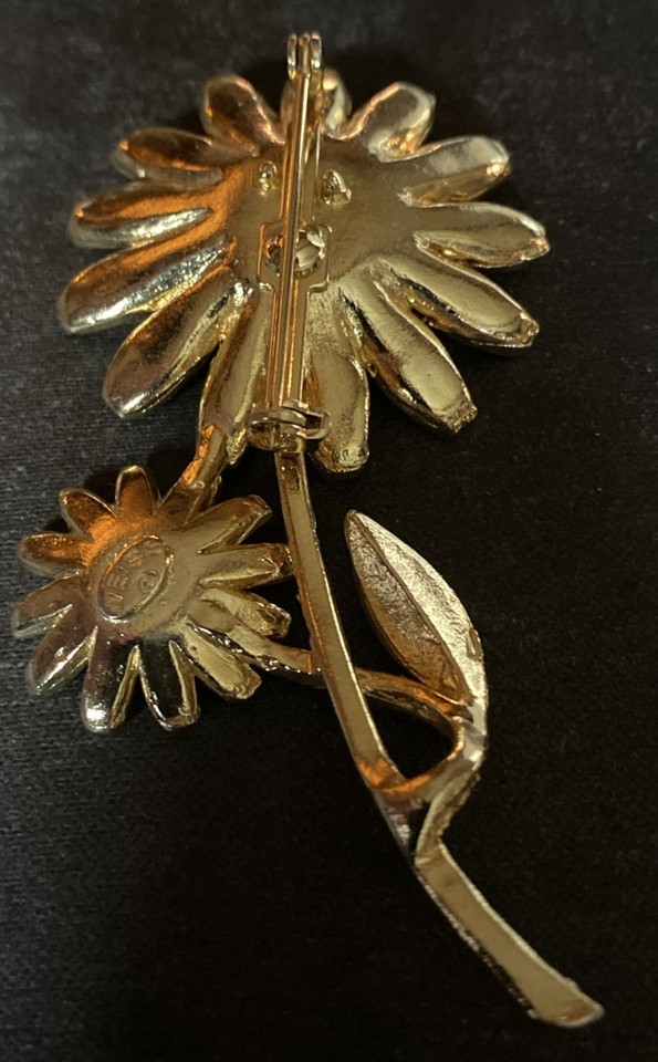 Vintage Weiss Stamped White Yellow Daisy Brooch Pin Enamel and Gold ...
