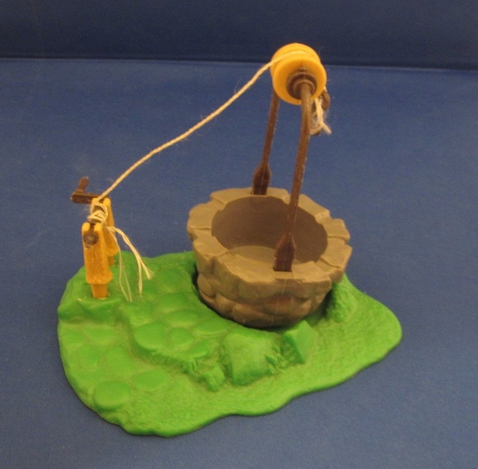 Smurfs 40090 Wishing Well Smurf Playset Water Bucket 1980 Vintage ...