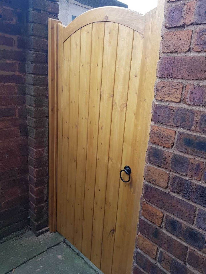 wooden side gate - Arched FLB | eBay