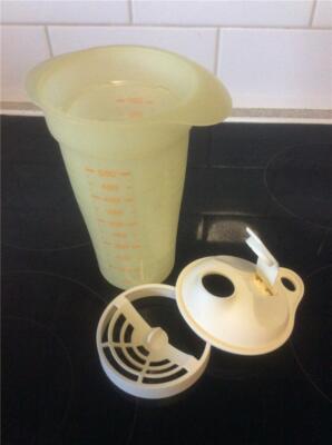 TUPPERWARE Tupperware Bake 2 Basics EZ Shaker 620 ML YELLOW SHAKE MIX ...