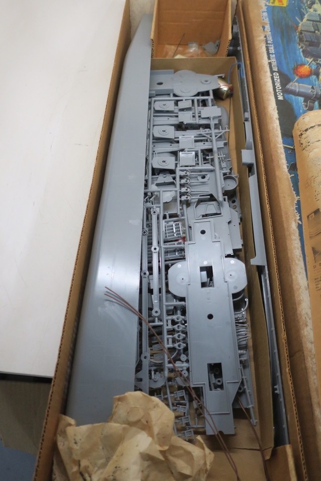 Vintage Lindberg Blue Devil WWII Navy Destroyer Motorized Model Kit 1: ...