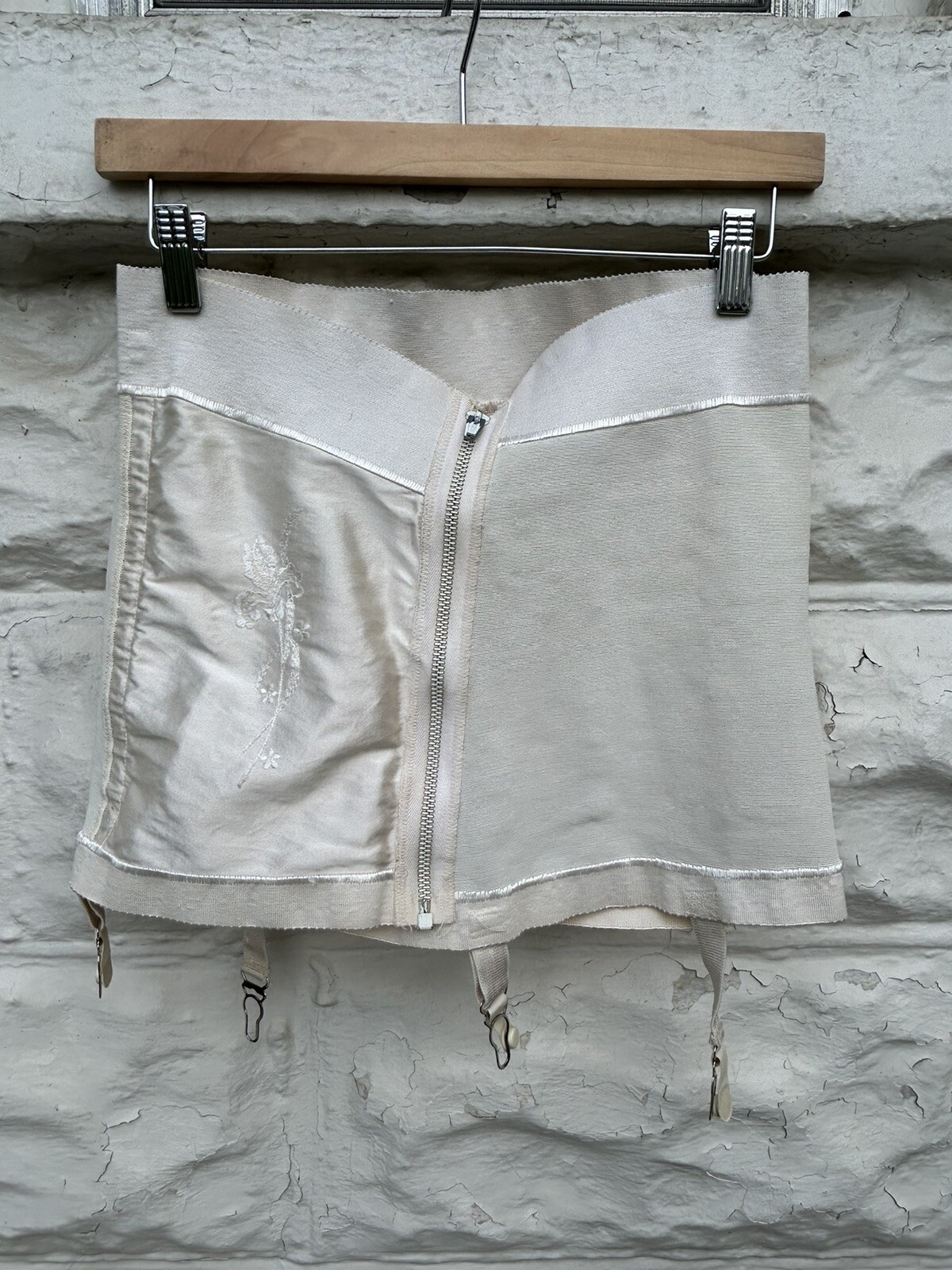 Vintage Girdles Figure Builder Women’s Ivory Corset L… - Gem