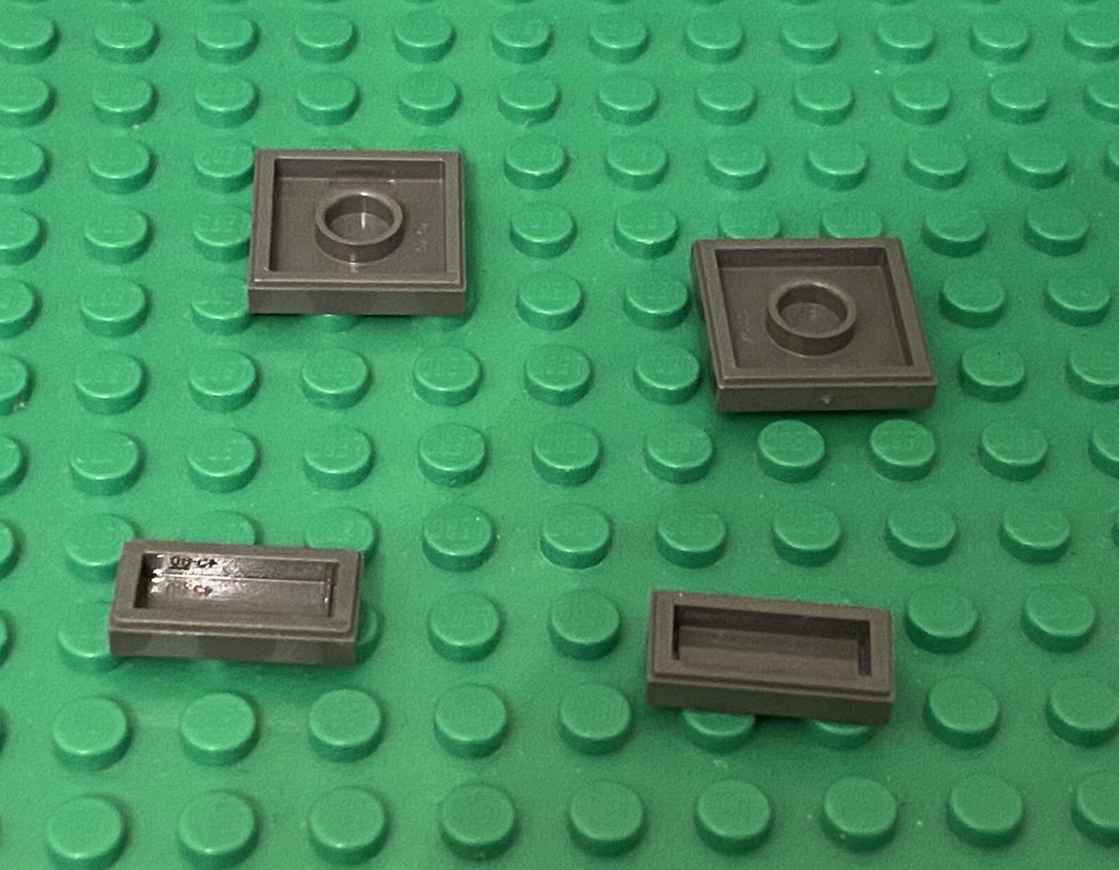 Lego 2 Dark Bluish Gray Computer Monitor Screen 2x2 Tile,2 Keyboard 1x2 ...