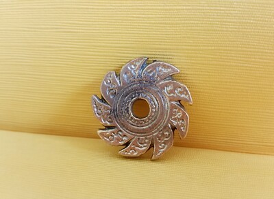 Hinduism Vishnu Weapon Pendant Sudarshana Chakra Slit Lucky Gold ...