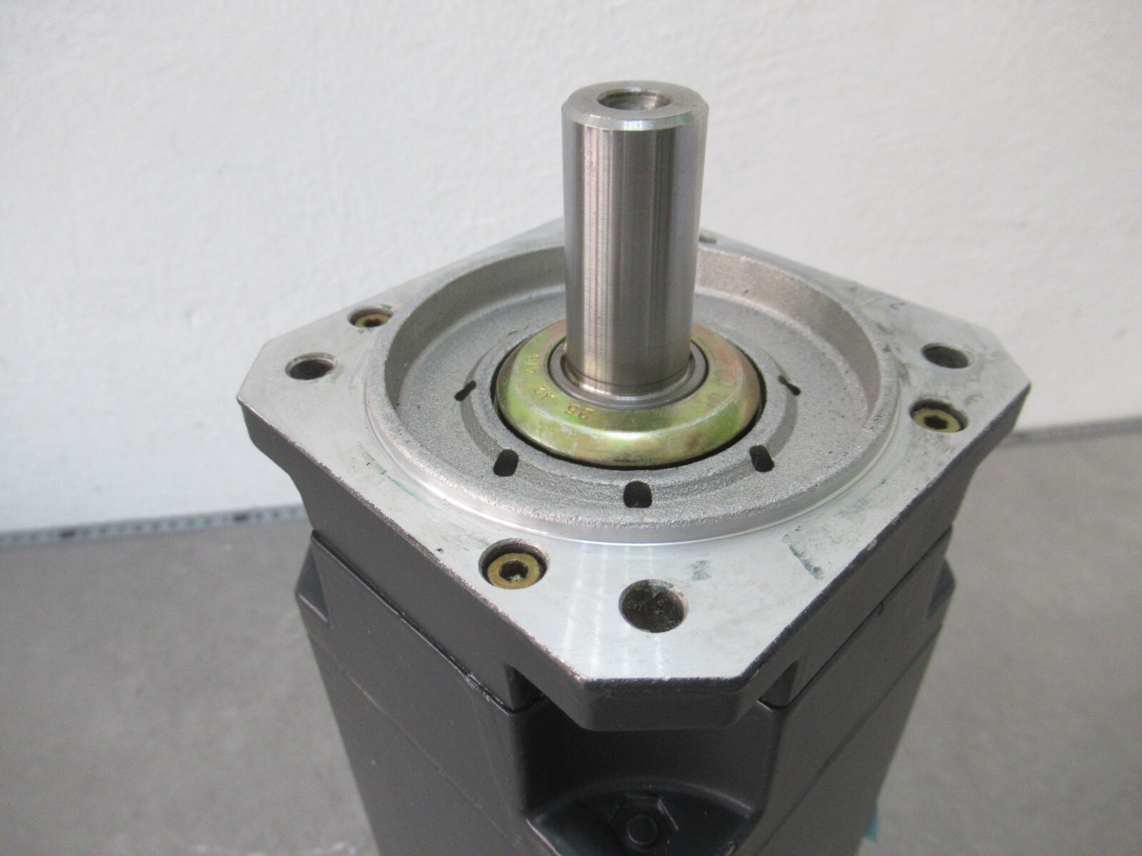 Siemens 1FT6044-1AF71-4EG1-Z Servo Motor Encoder F02 2048 S/R KTY84 Z ...