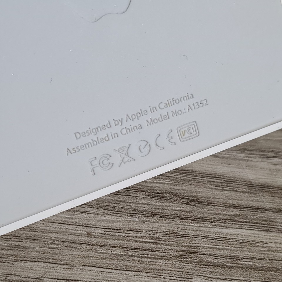Apple iPad Genuine Desktop Docking Station, A1352, White for IPAD 1 2 3 ...