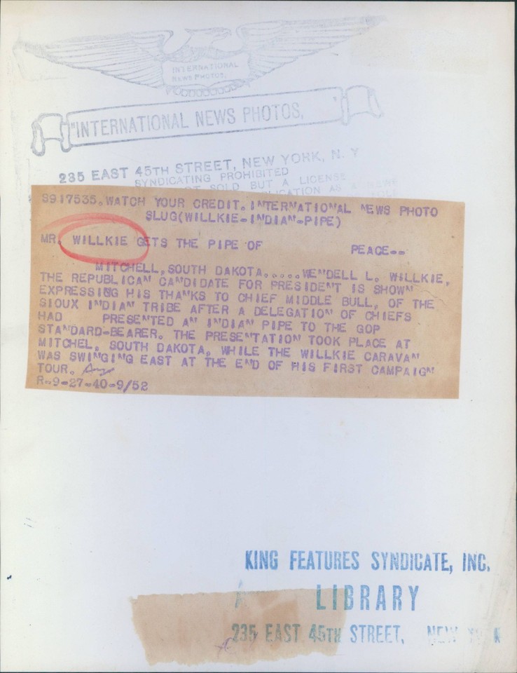 1940 Press Photo Sioux Indian Chief Middle Bull Gives Peace Pipe Wendell Willkie | eBay