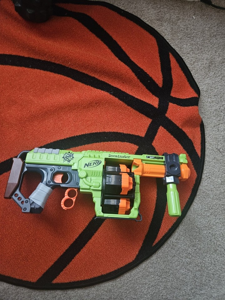 Nerf Zombie Strike Doominator Dominator 24 Dart Gun Blaster Zombie ...