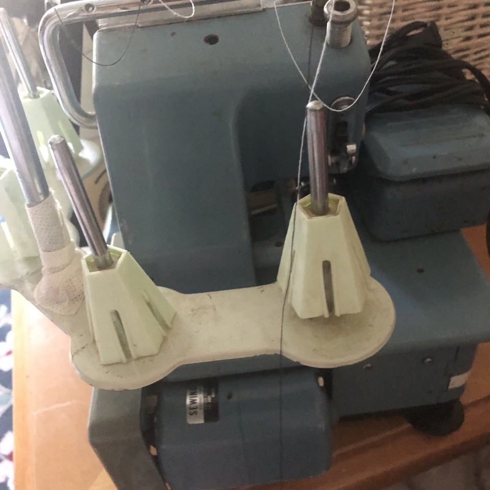Singer Ultralock 14U34 Serger 4 Thread Sewing Machine 14U34B w/ Pedal ...