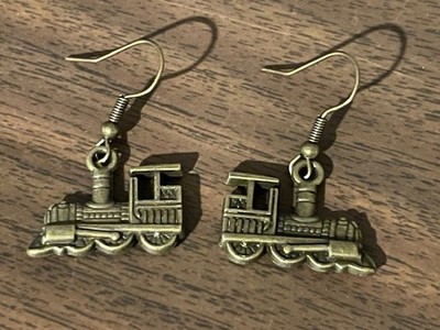 BRONZE METAL DANGLE EARRINGS LOCOMOTIVE TRAIN TRANSPORT CUTE CHARM ...