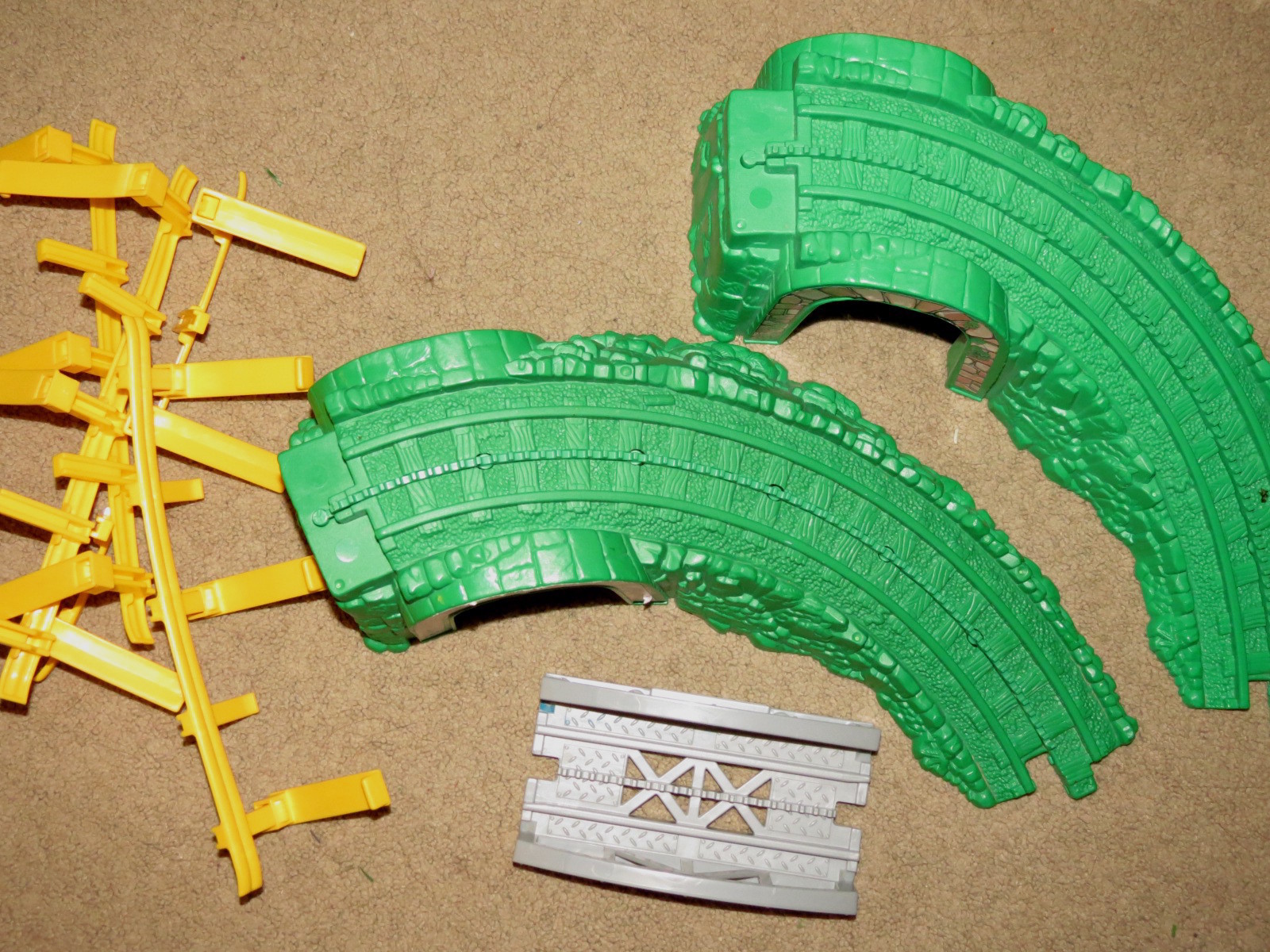 GREAT TWO 2 Fisher Price Geotrax green mountain ramps / bridge ...