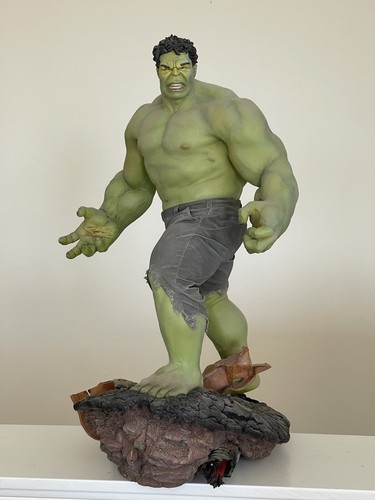 Sideshow Collectibles Incredible Hulk Maquette Avengers Premium Format ...