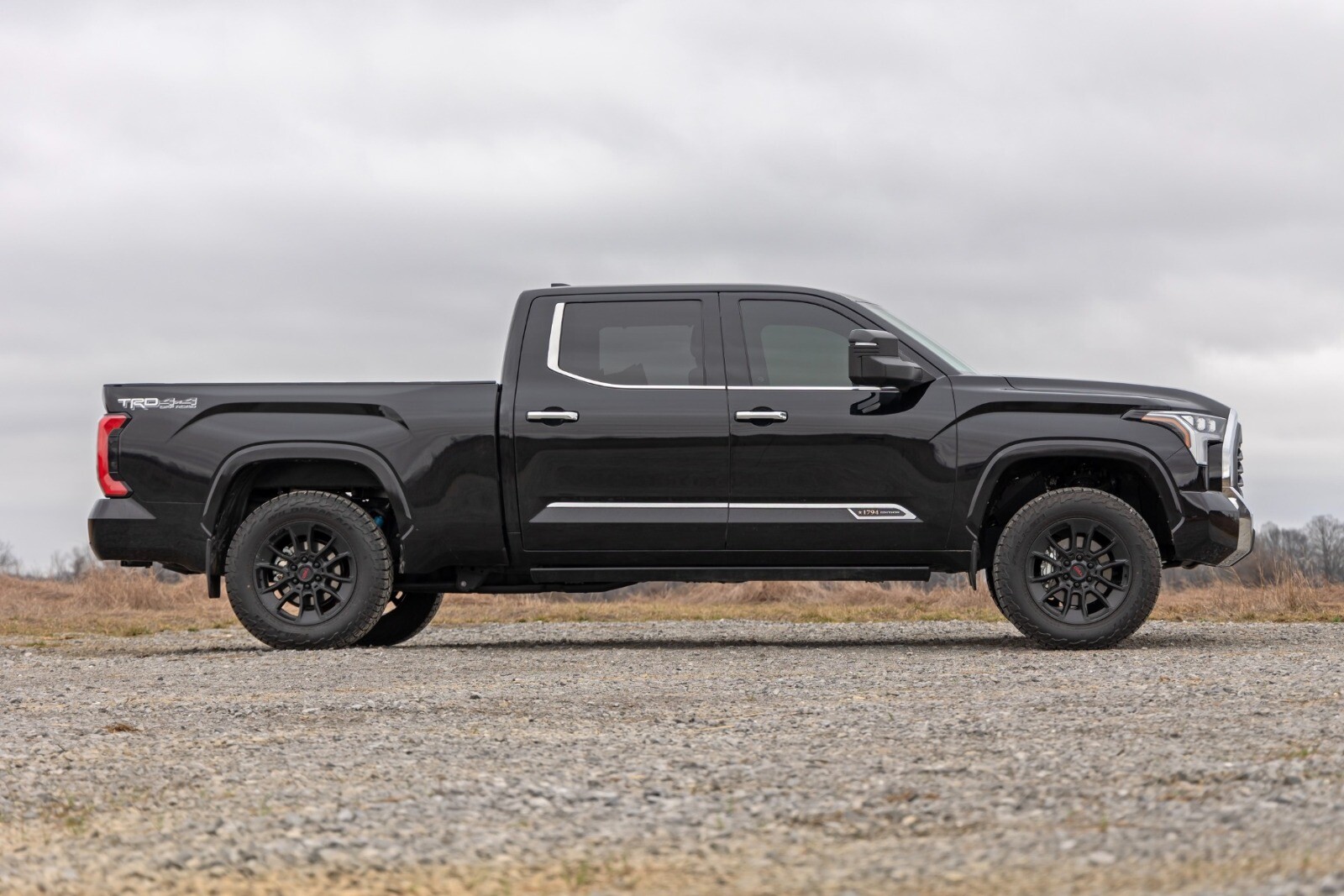 Rough Country 1.75" Leveling Kit w/ Rear Spacer for Toyota Tundra 22-25 ...