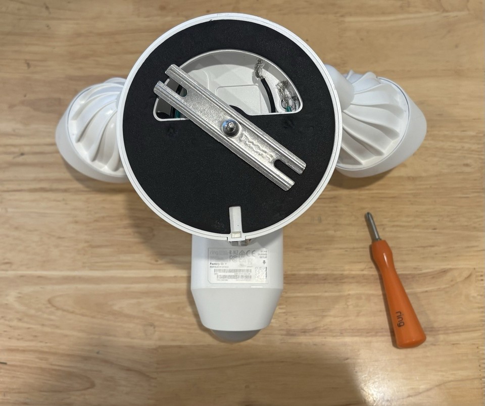 Ring Flood Light Cam Plus 5AT3T2 (White) | eBay