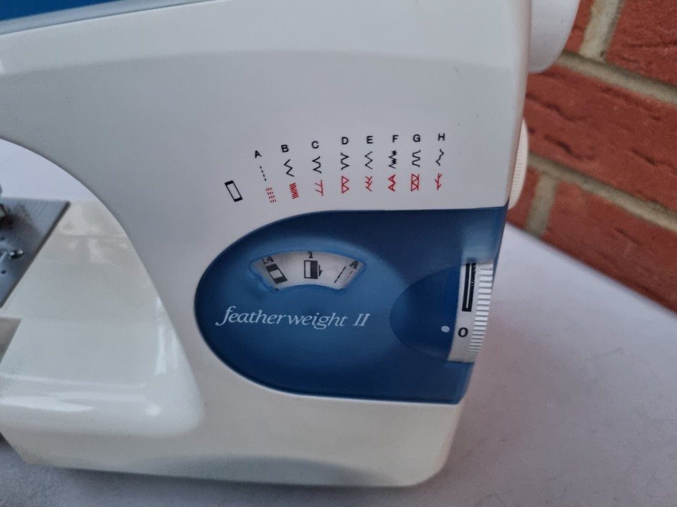 SINGER FEATHERWEIGHT II Model 117 SEWING MACHINE. Singer 117 ...