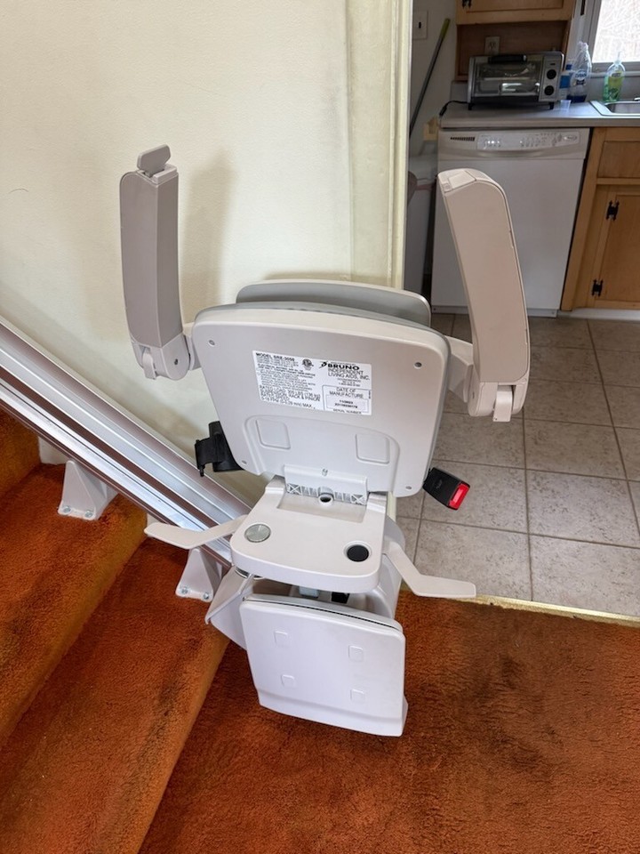 Electric Stair Chair Lift, Rated 300lb Bruno Foldable Swivel Seat MODEL ...