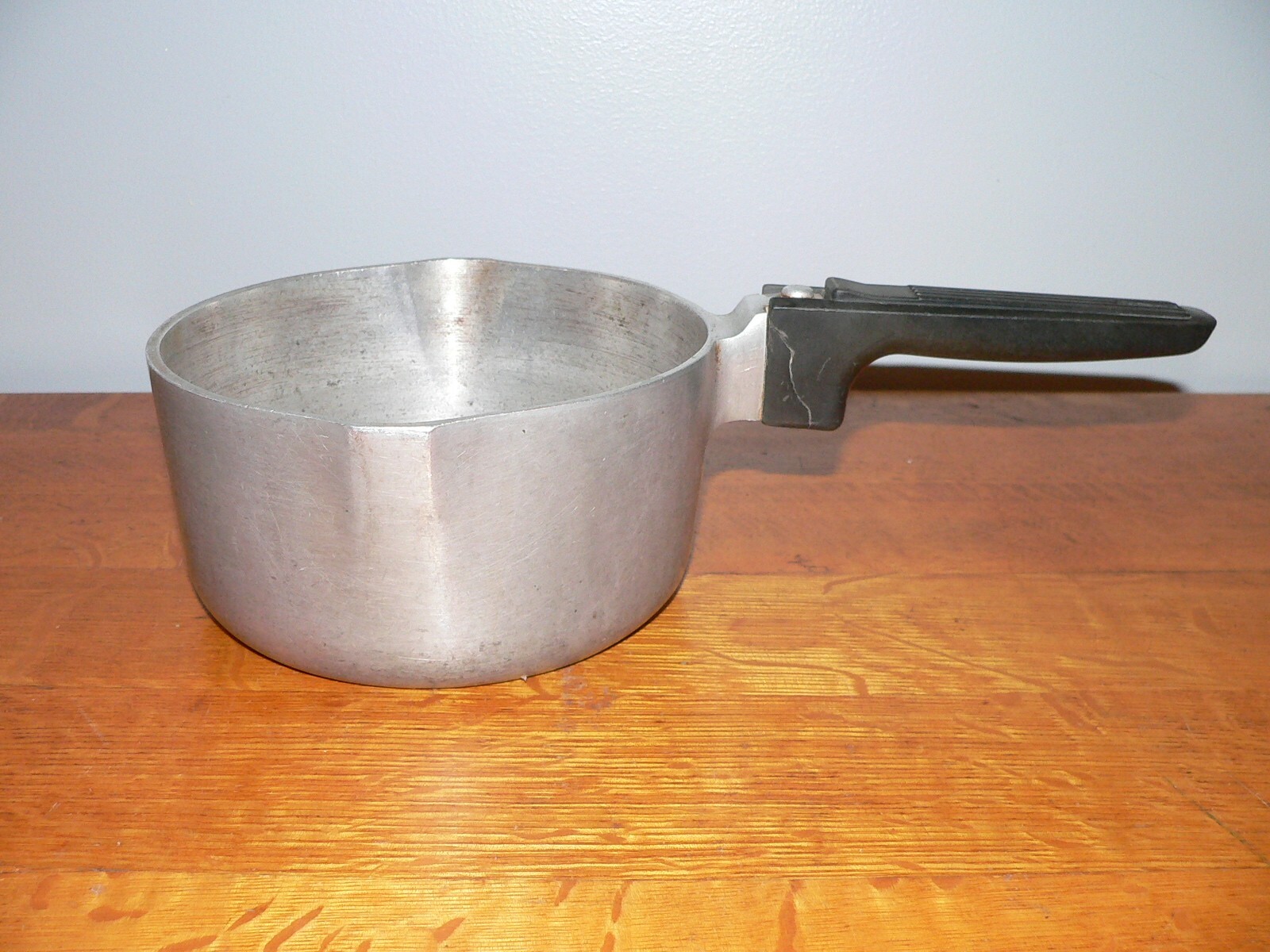 GHC Magnalite 2-Quart/2 Liter Aluminum Pot Double Spout Sauce Pan (No ...