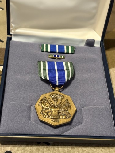 US ARMY ACHIEVEMENT MEDAL (AAM) PRESENTATION BOX RIBBON LAPEL PIN 3 ...