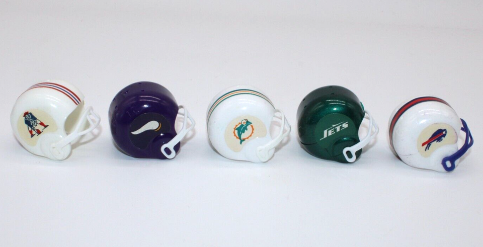 Vintage Gum Ball Machine Mini NFL Plastic Football Helmets Lot of 26 ...