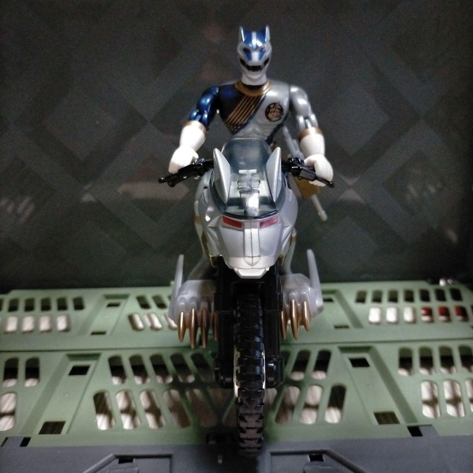 Wild Force Hyakujuu Sentai Gaoranger GaoSilver & Wolf Roader Set BANDAI ...