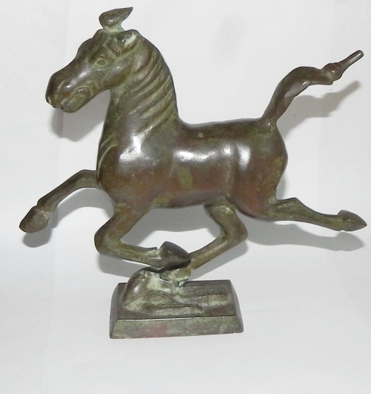 Bronze Statue of the Fabled 'Flying Horse of Gansu' of the Han Dynasty ...