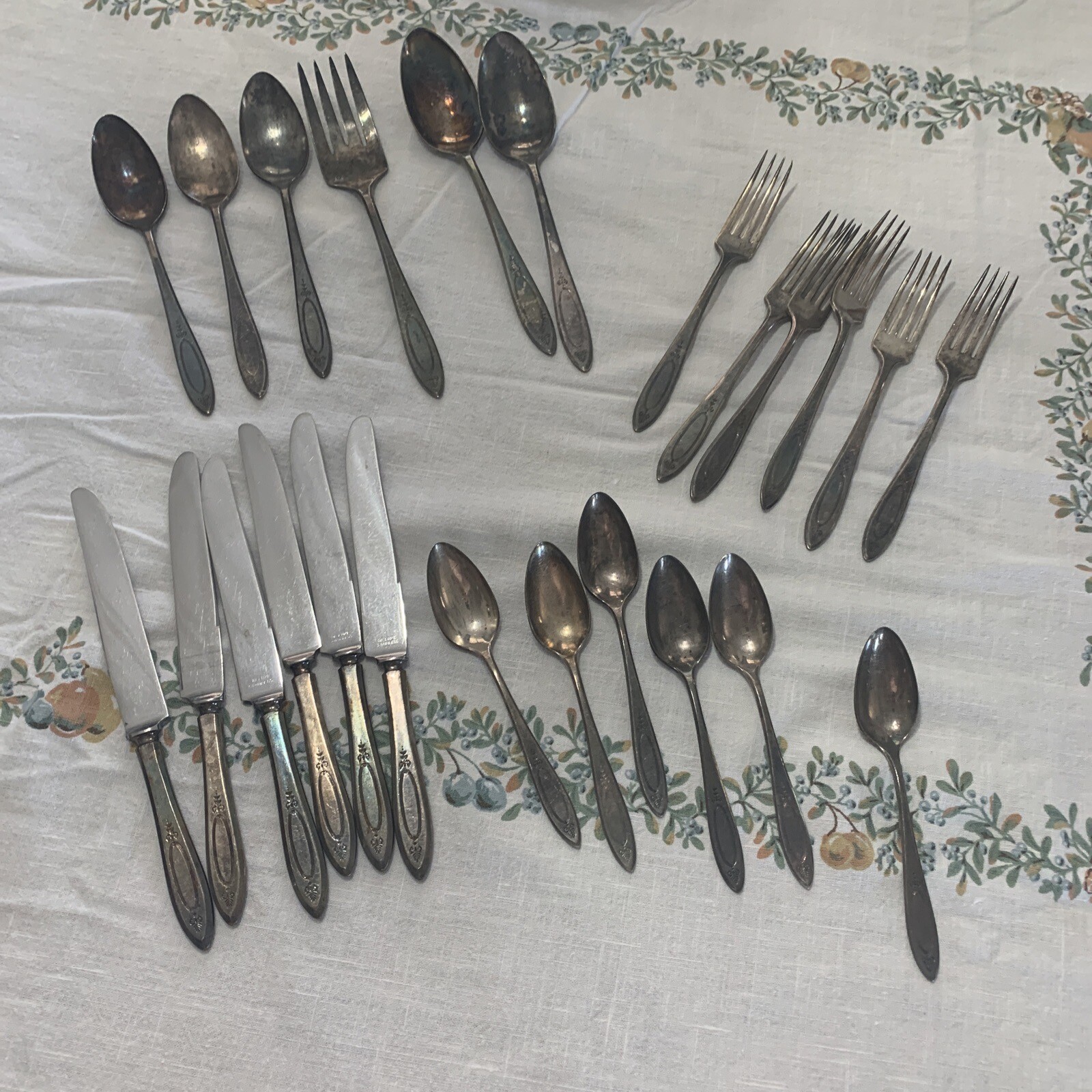 24 Piece Community Silver Plate Flatware Dinner Service 6 Knives, Forks ...