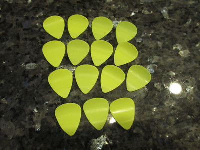 15 GRIP PICKS - CURVED GUITAR PICKS - YELLOW - LIGHT THICKNESS .45MM | eBay