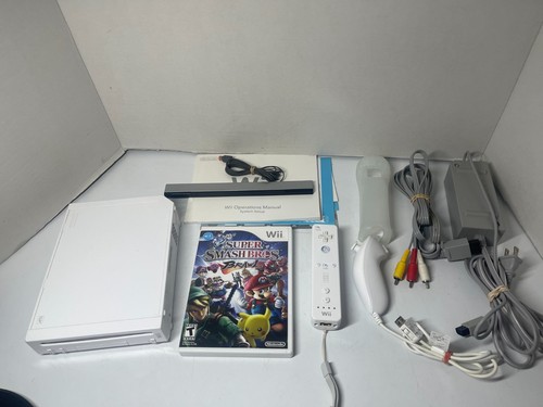 Nintendo Wii RVL-001 White Bundle w /Controllers-Cables & Super Smash ...
