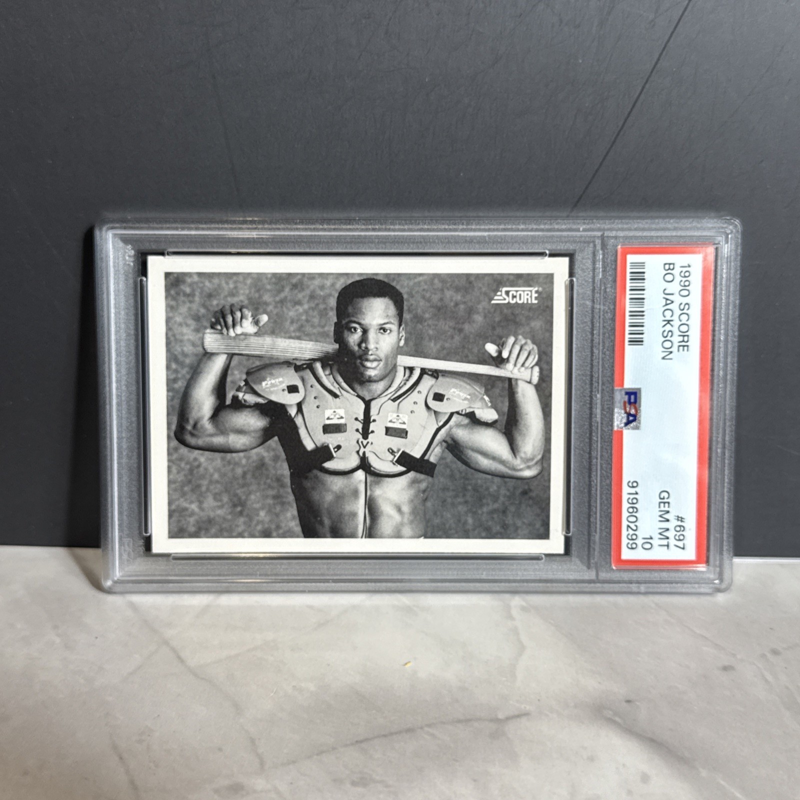 Bo Jackson 1990 Score BB/FB #697 B&W Bat On Shoulder Pads Card - PSA 10 ...