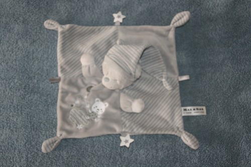 MAX ET SAX DOUDOU OURS PLAT GRIS MOON NUAGE LUNE ETOILE BONNET ETAT ...